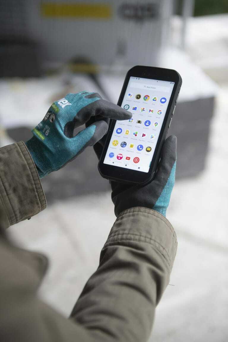 Outdoor-Smartphones: Elf neue Handys im Baustellen-Härtetest - handwerk ...